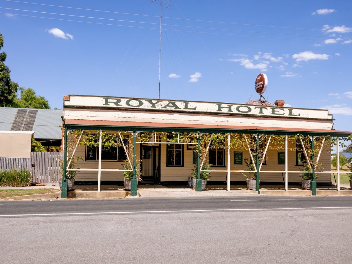 Royal Hotel Snake Valley - Scoop Digital - Australia's largest ...