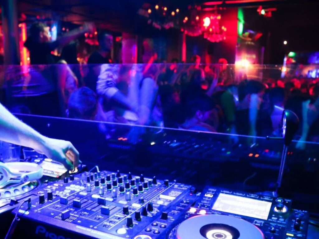 Red Square Bar - Scoop Digital - Australia's largest lifestyle & travel ...